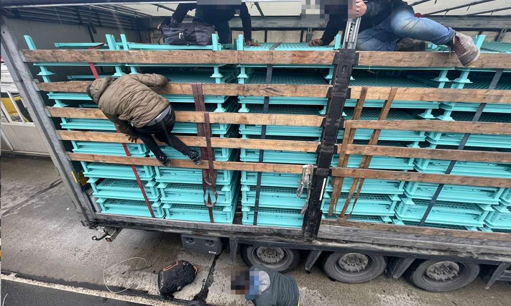 Patru cetățeni străini care intenţionau să ajungă ilegal în Spaţiul ...