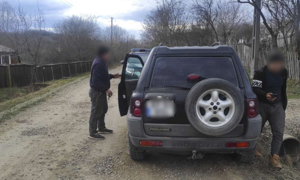 Permis de conducere românesc fals, cumpărat cu 4.000 de euro - Politia ...