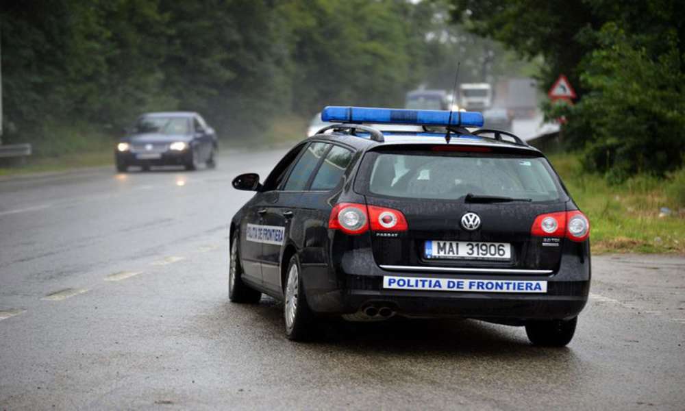 La volanul unui autoturism cu numere expirate și fără permis - Politia ...